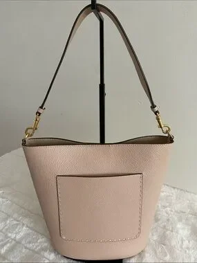 Tory Burch | Bags | Tory Burch Mcgraw Logo Plaque Bucket Bag In Fresh ...